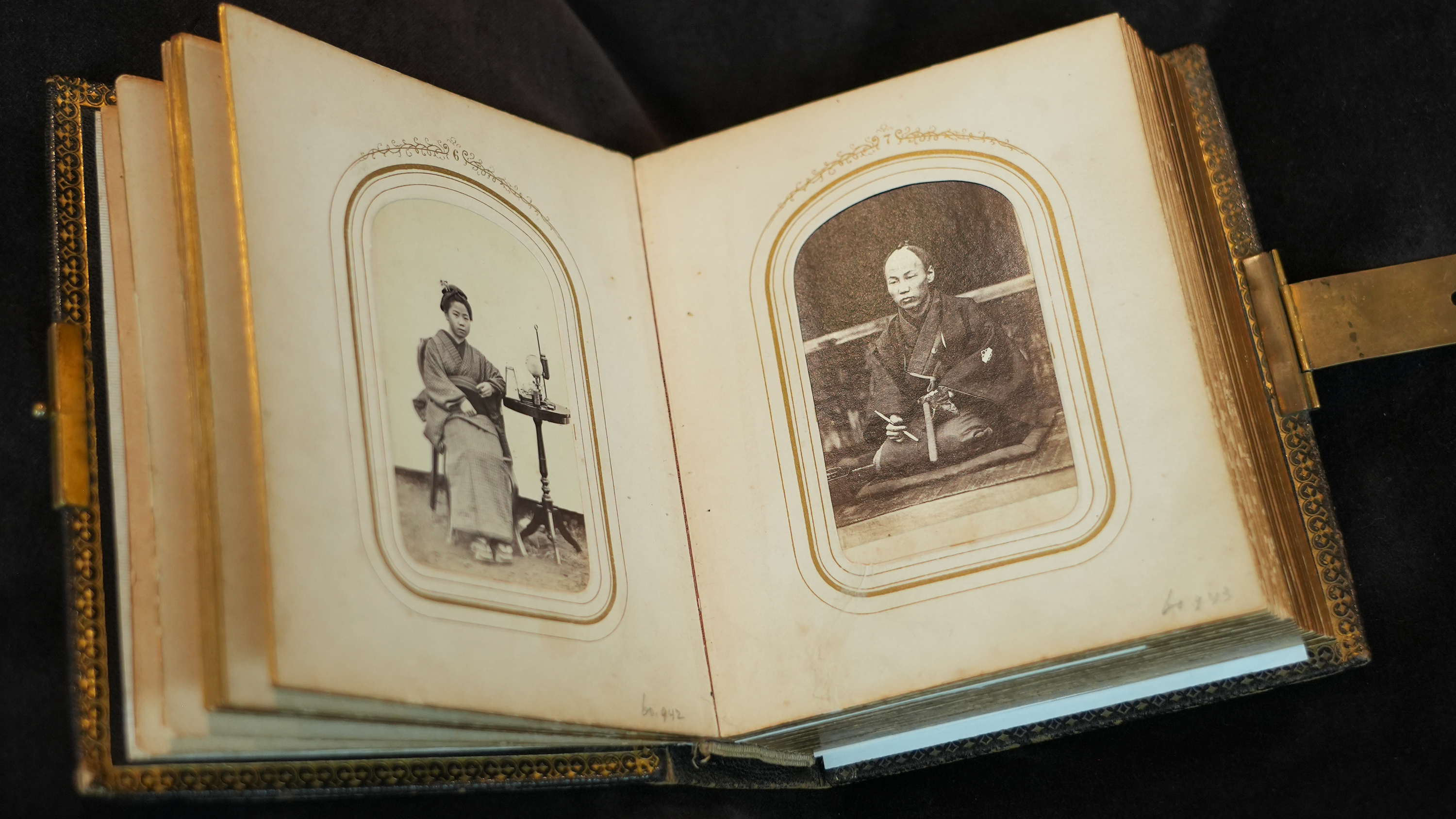 Experience the Japan collections - Leiden University